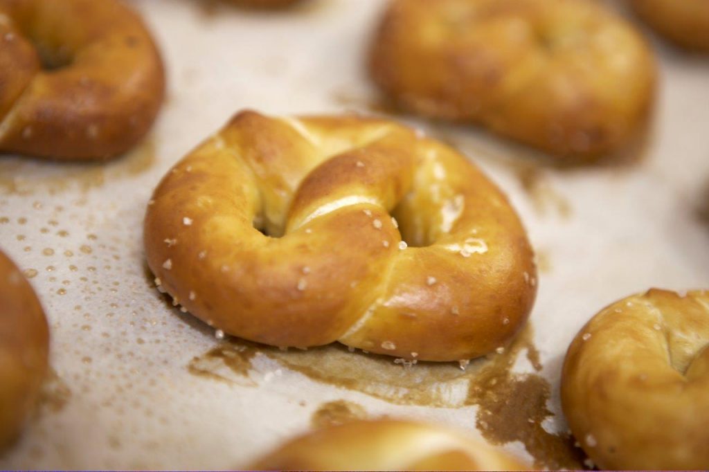 Mini Bretzels (6pcs) – Chez Jean-Claude Patisserie